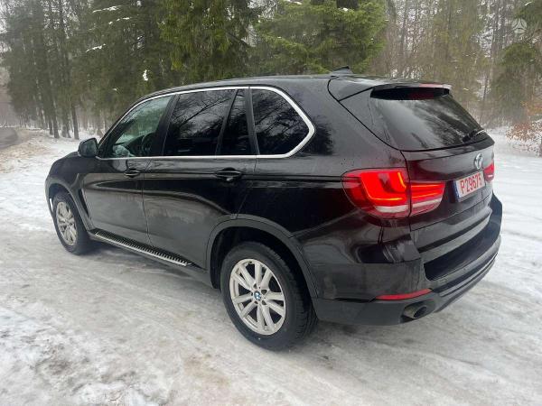 Melns BMW X5 2015 Alīta, ar dzinēja tilpumu 2.00 L un nobraukumu 320 tūkst. km par 15800 €, foto 4 vietnē AUTOMOTO.COM.LV