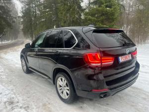 Black BMW X5 2015 in Alytus, with an engine capacity of 2.00 L and mileage of 320 thousand km for 15800 €, photo 8 on AUTOMOTO.COM.LV