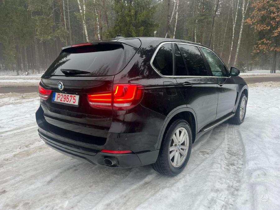Black BMW X5 2015 in Alytus, with an engine capacity of 2.00 L and mileage of 320 thousand km for 15800 €, photo 9 on AUTOMOTO.COM.LV