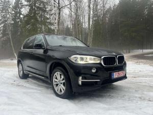 Black BMW X5 2015 in Alytus, with an engine capacity of 2.00 L and mileage of 320 thousand km for 15800 €, photo 11 on AUTOMOTO.COM.LV