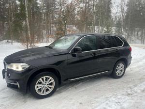 Black BMW X5 2015 in Alytus, with an engine capacity of 2.00 L and mileage of 320 thousand km for 15800 €, photo 12 on AUTOMOTO.COM.LV