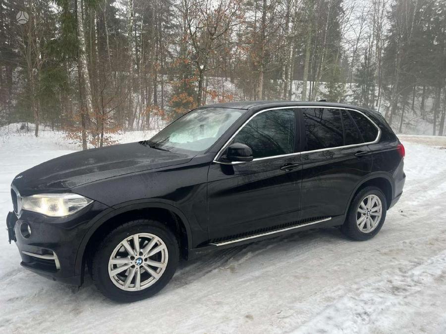 Black BMW X5 2015 in Alytus, with an engine capacity of 2.00 L and mileage of 320 thousand km for 15800 €, photo 12 on AUTOMOTO.COM.LV