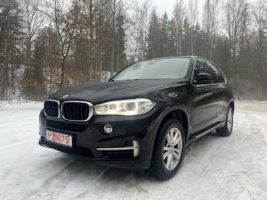 Black BMW X5 2015 in Alytus, with an engine capacity of 2.00 L and mileage of 320 thousand km for 15800 €, photo 13 on AUTOMOTO.COM.LV
