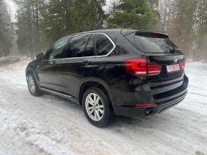 Black BMW X5 2015 in Alytus, with an engine capacity of 2.00 L and mileage of 320 thousand km for 15800 €, photo 14 on AUTOMOTO.COM.LV