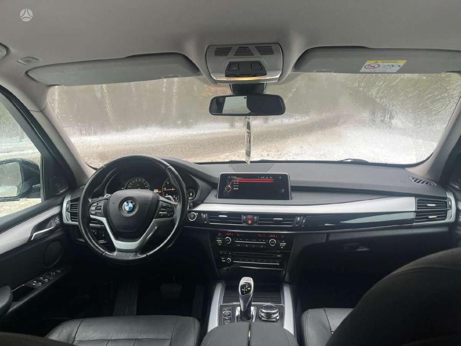 Black BMW X5 2015 in Alytus, with an engine capacity of 2.00 L and mileage of 320 thousand km for 15800 €, photo 16 on AUTOMOTO.COM.LV