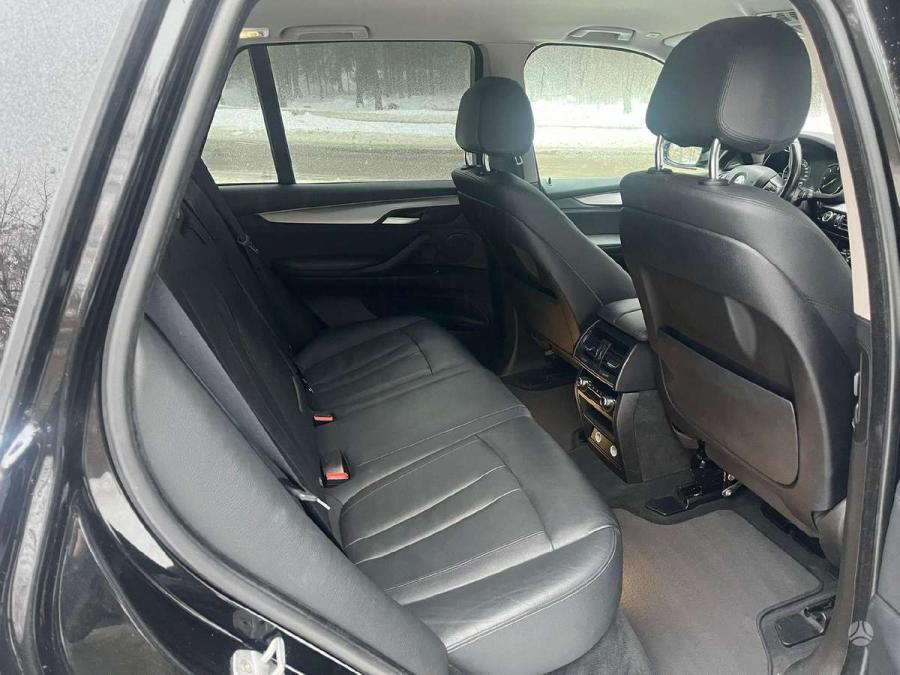 Black BMW X5 2015 in Alytus, with an engine capacity of 2.00 L and mileage of 320 thousand km for 15800 €, photo 18 on AUTOMOTO.COM.LV