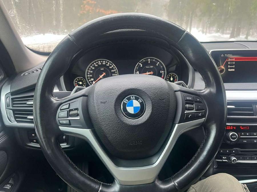 Black BMW X5 2015 in Alytus, with an engine capacity of 2.00 L and mileage of 320 thousand km for 15800 €, photo 20 on AUTOMOTO.COM.LV