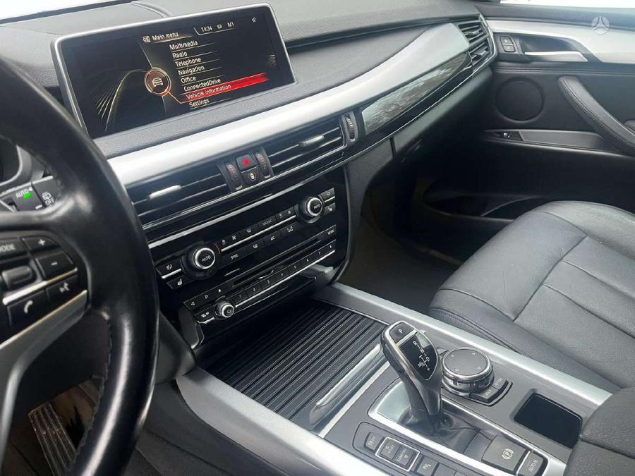 Black BMW X5 2015 in Alytus, with an engine capacity of 2.00 L and mileage of 320 thousand km for 15800 €, photo 21 on AUTOMOTO.COM.LV