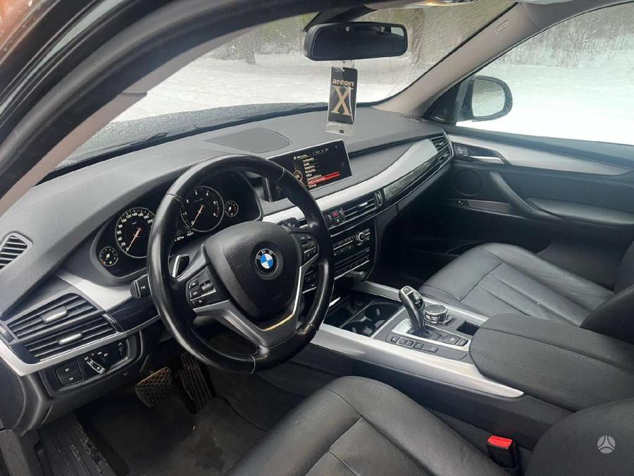 Black BMW X5 2015 in Alytus, with an engine capacity of 2.00 L and mileage of 320 thousand km for 15800 €, photo 25 on AUTOMOTO.COM.LV