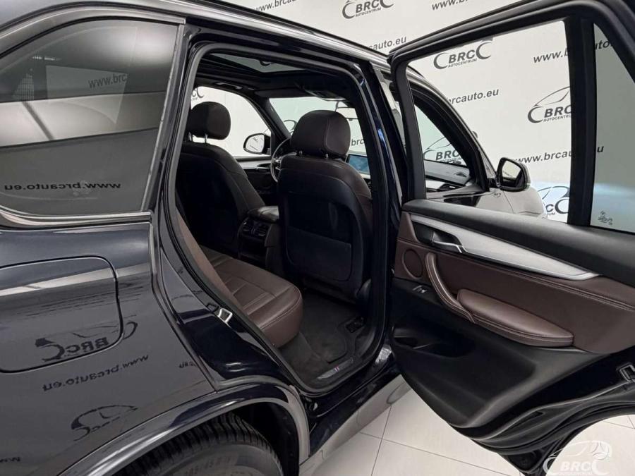 Black BMW X5 2015 in Vilnius, with an engine capacity of 2.00 L and mileage of 246 thousand km for 19300 €, photo 13 on AUTOMOTO.COM.LV