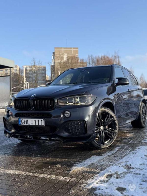 Black BMW X5 2015 in Vilnius, with an engine capacity of 3.00 L and mileage of 260 thousand km for 19900 €, photo 2 on AUTOMOTO.COM.LV