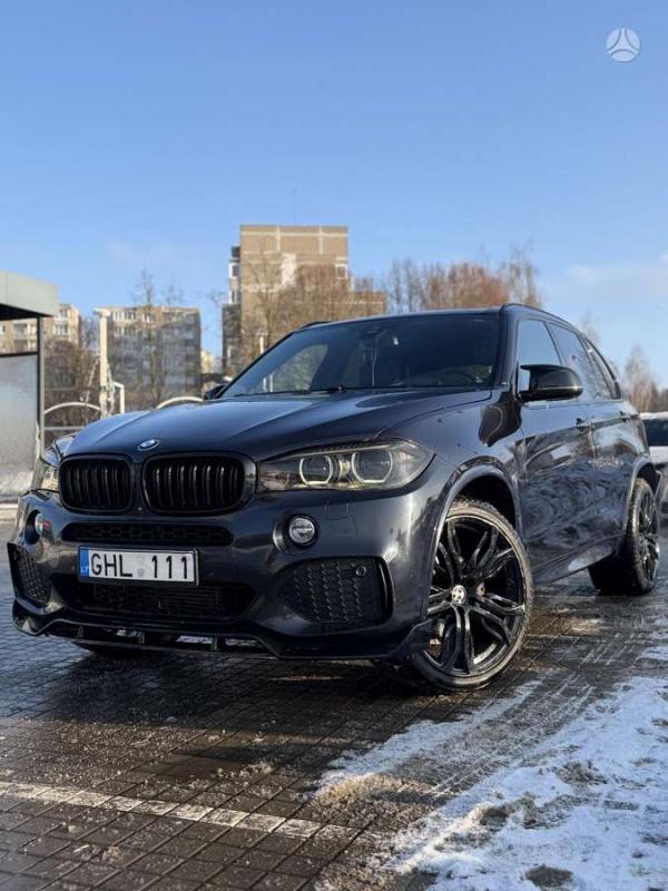 Black BMW X5 2015 in Vilnius, with an engine capacity of 3.00 L and mileage of 260 thousand km for 19900 €, photo 3 on AUTOMOTO.COM.LV