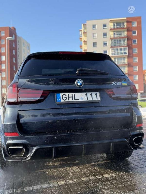 Black BMW X5 2015 in Vilnius, with an engine capacity of 3.00 L and mileage of 260 thousand km for 19900 €, photo 4 on AUTOMOTO.COM.LV