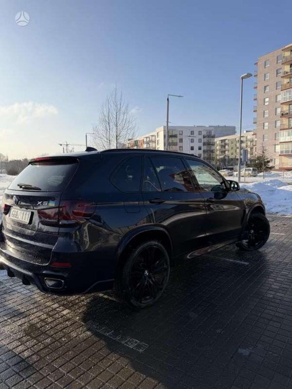 Black BMW X5 2015 in Vilnius, with an engine capacity of 3.00 L and mileage of 260 thousand km for 19900 €, photo 5 on AUTOMOTO.COM.LV