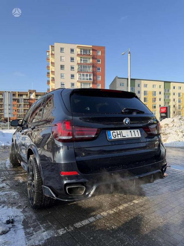 Black BMW X5 2015 in Vilnius, with an engine capacity of 3.00 L and mileage of 260 thousand km for 19900 €, photo 6 on AUTOMOTO.COM.LV
