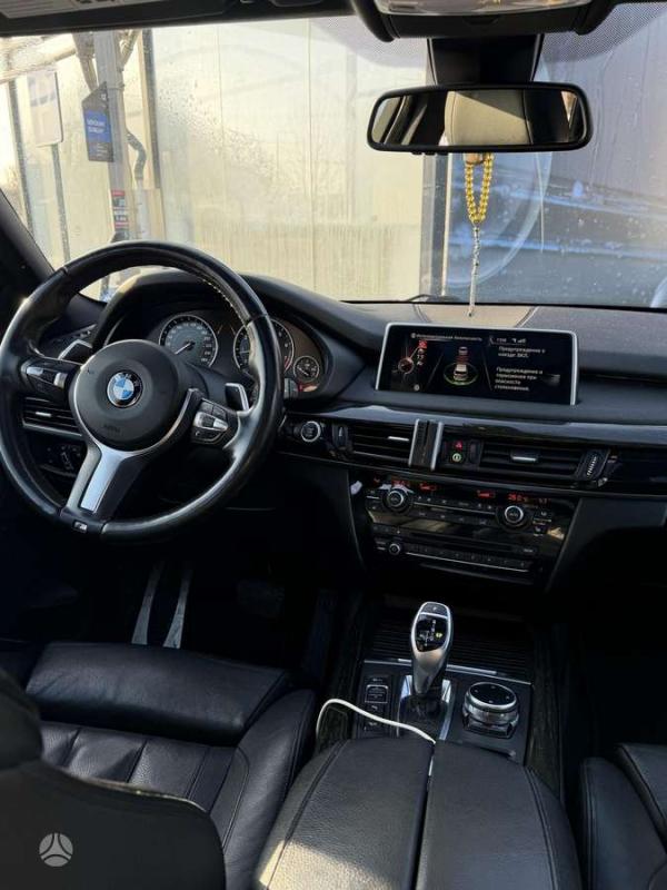 Black BMW X5 2015 in Vilnius, with an engine capacity of 3.00 L and mileage of 260 thousand km for 19900 €, photo 10 on AUTOMOTO.COM.LV