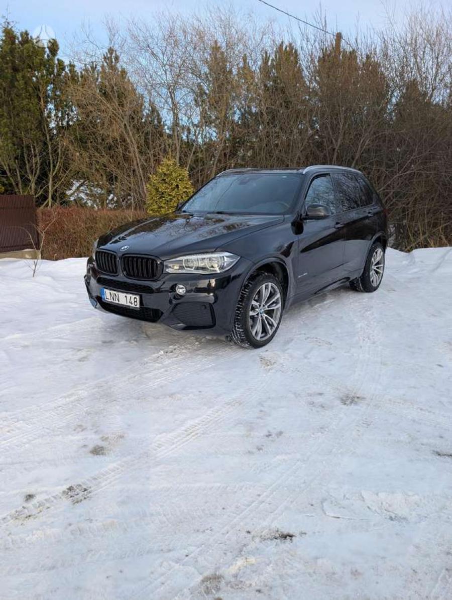 Black BMW X5 2015 in Kaunas, with an engine capacity of 2.98 L and mileage of 131 thousand km for 17800 €, photo 1 on AUTOMOTO.COM.LV