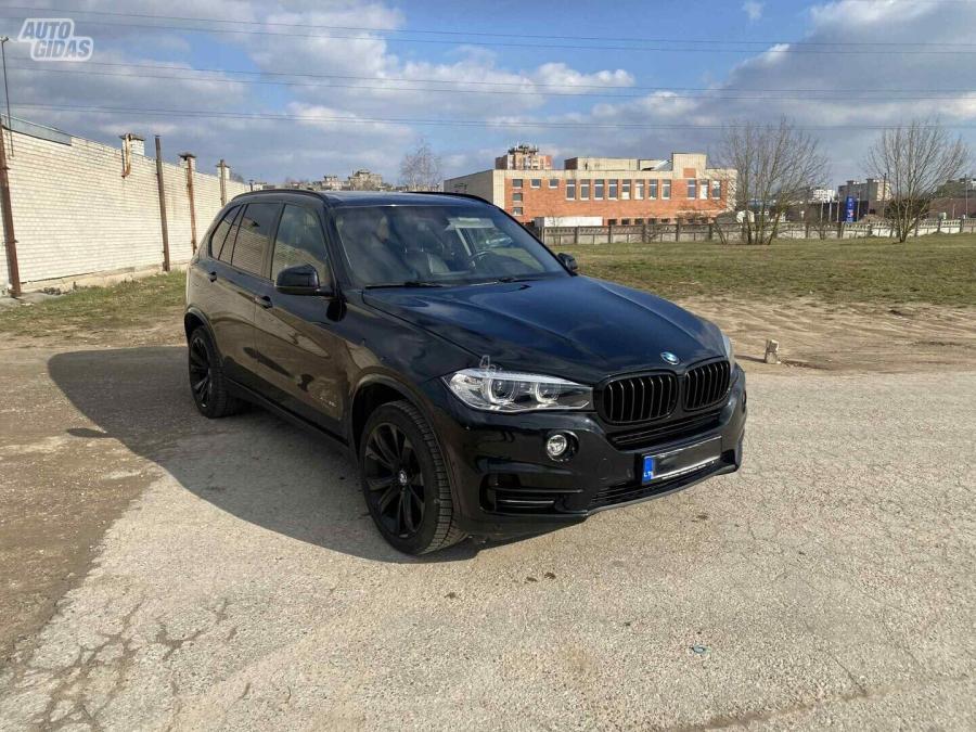 Black BMW X5 2015 in Kaunas, with an engine capacity of 3.00 L and mileage of 155 thousand km for 18000 €, photo 1 on AUTOMOTO.COM.LV