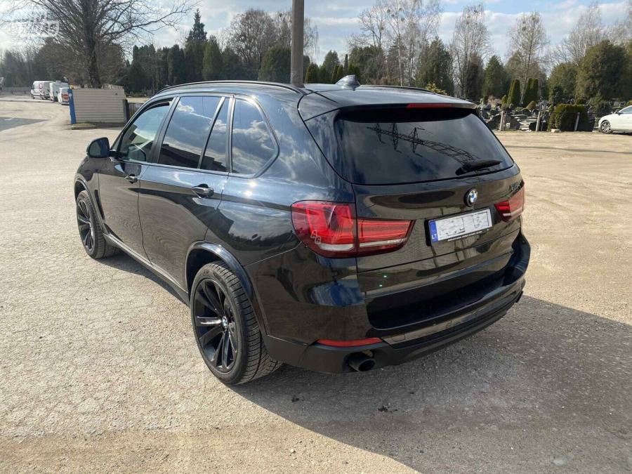 Black BMW X5 2015 in Kaunas, with an engine capacity of 3.00 L and mileage of 155 thousand km for 18000 €, photo 4 on AUTOMOTO.COM.LV