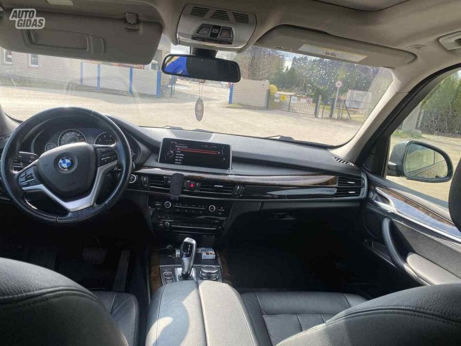 Black BMW X5 2015 in Kaunas, with an engine capacity of 3.00 L and mileage of 155 thousand km for 18000 €, photo 5 on AUTOMOTO.COM.LV