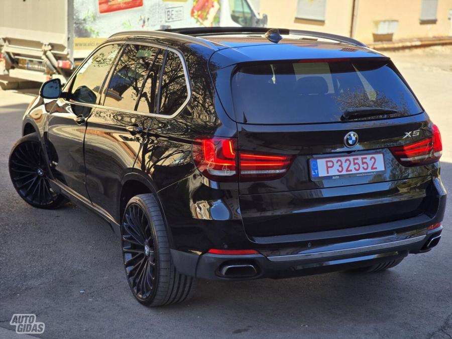 Black BMW X5 2015 in Radviliskis, with an engine capacity of 5.00 L and mileage of 114 thousand km for 9800 €, photo 7 on AUTOMOTO.COM.LV