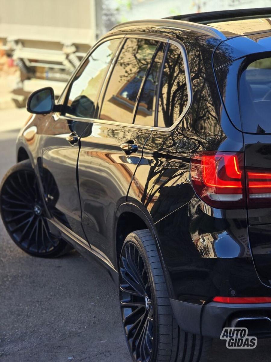 Black BMW X5 2015 in Radviliskis, with an engine capacity of 5.00 L and mileage of 114 thousand km for 9800 €, photo 8 on AUTOMOTO.COM.LV