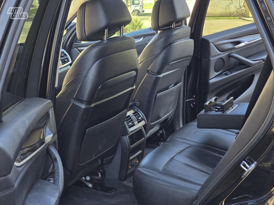 Black BMW X5 2015 in Radviliskis, with an engine capacity of 5.00 L and mileage of 114 thousand km for 9800 €, photo 19 on AUTOMOTO.COM.LV