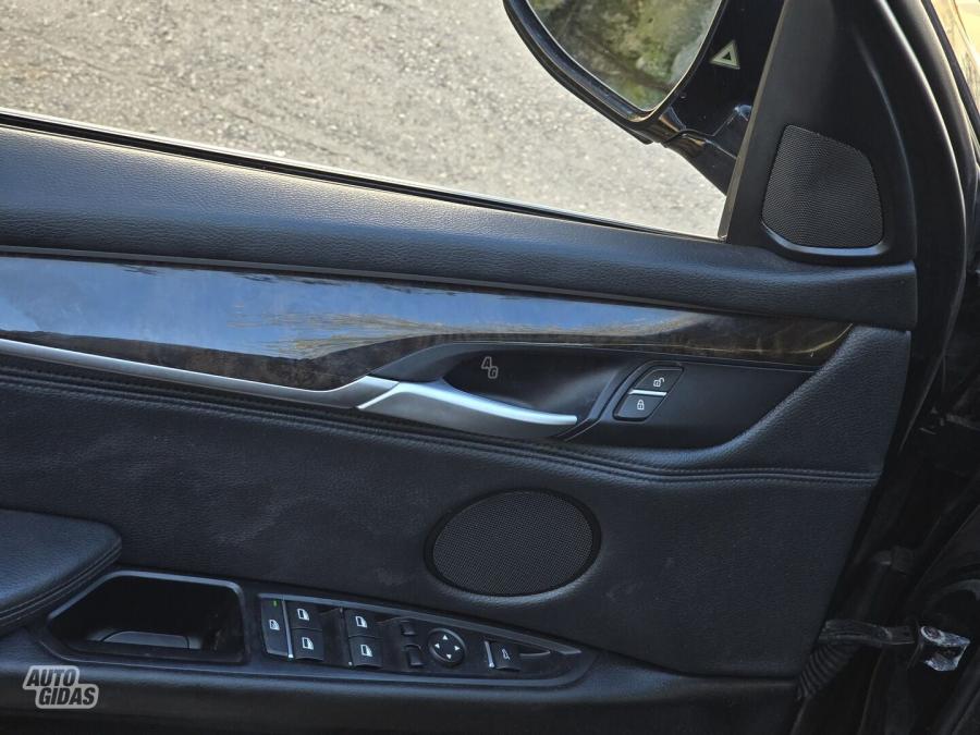 Black BMW X5 2015 in Radviliskis, with an engine capacity of 5.00 L and mileage of 114 thousand km for 9800 €, photo 23 on AUTOMOTO.COM.LV