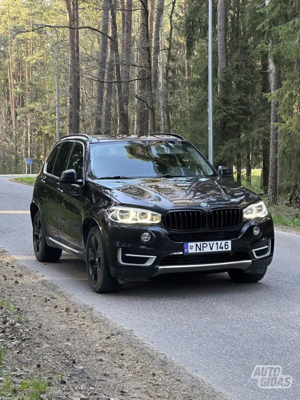 Black BMW X5 2015 in Vilnius, with an engine capacity of 3.00 L and mileage of 237 thousand km for 14700 €, photo 1 on AUTOMOTO.COM.LV