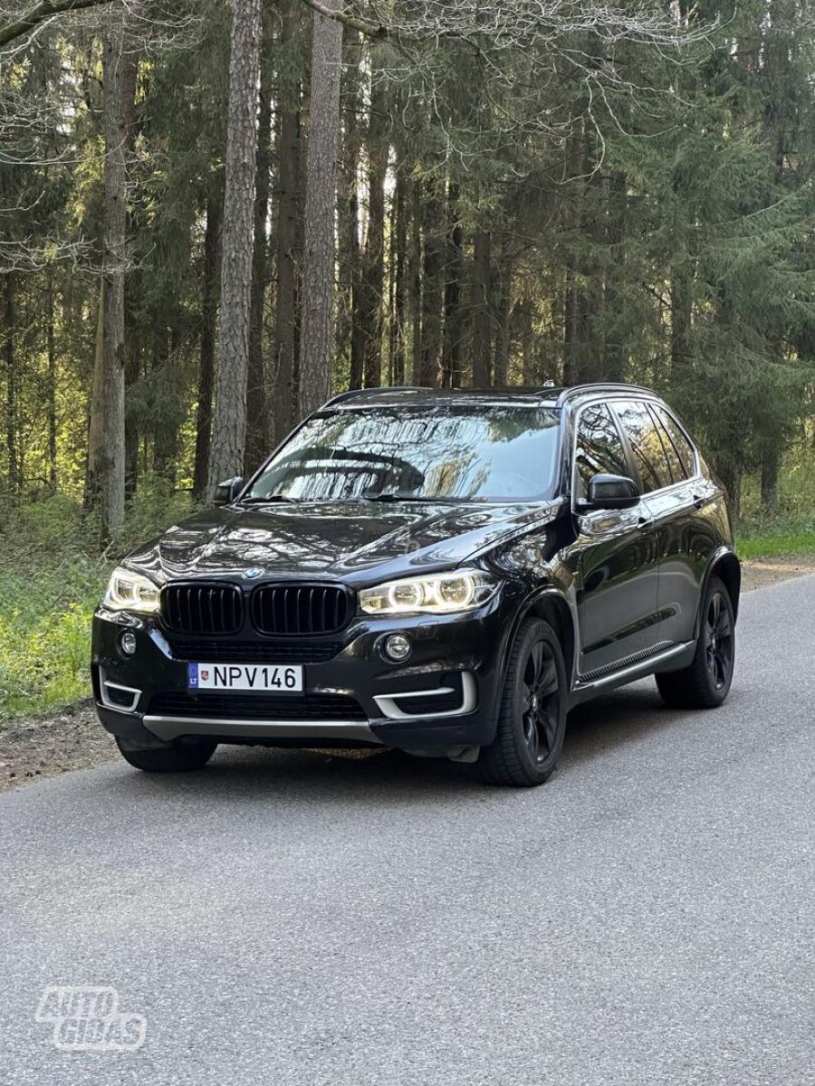 Black BMW X5 2015 in Vilnius, with an engine capacity of 3.00 L and mileage of 237 thousand km for 14700 €, photo 4 on AUTOMOTO.COM.LV