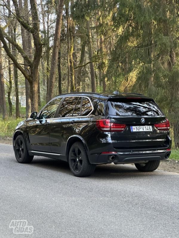 Black BMW X5 2015 in Vilnius, with an engine capacity of 3.00 L and mileage of 237 thousand km for 14700 €, photo 4 on AUTOMOTO.COM.LV