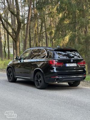 Black BMW X5 2015 in Vilnius, with an engine capacity of 3.00 L and mileage of 237 thousand km for 14700 €, photo 5 on AUTOMOTO.COM.LV