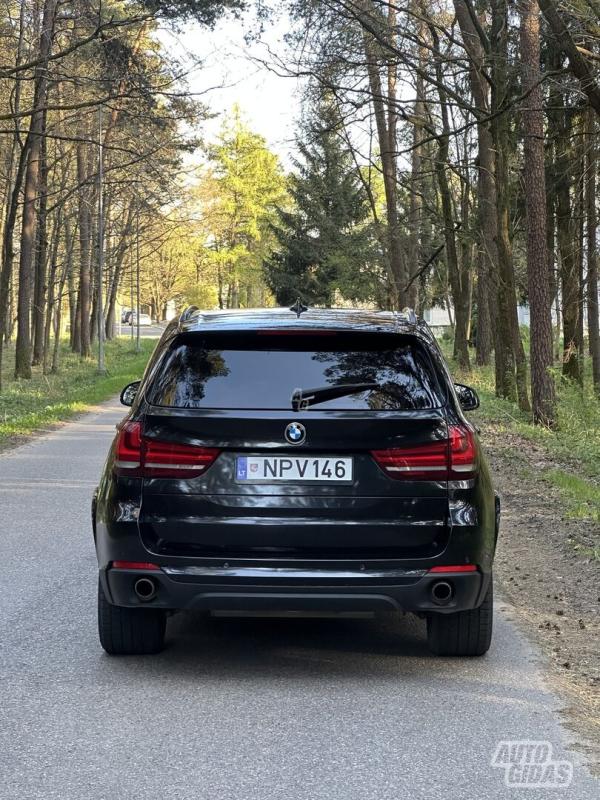 Black BMW X5 2015 in Vilnius, with an engine capacity of 3.00 L and mileage of 237 thousand km for 14700 €, photo 5 on AUTOMOTO.COM.LV