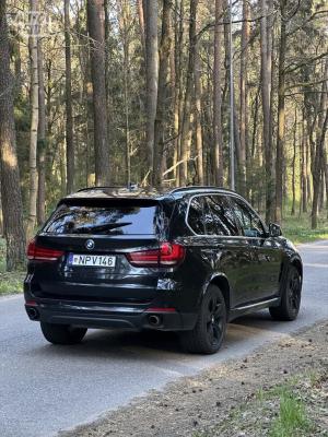 Black BMW X5 2015 in Vilnius, with an engine capacity of 3.00 L and mileage of 237 thousand km for 14700 €, photo 7 on AUTOMOTO.COM.LV