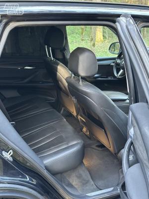 Black BMW X5 2015 in Vilnius, with an engine capacity of 3.00 L and mileage of 237 thousand km for 14700 €, photo 12 on AUTOMOTO.COM.LV