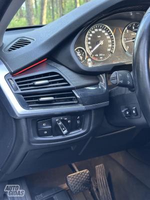 Black BMW X5 2015 in Vilnius, with an engine capacity of 3.00 L and mileage of 237 thousand km for 14700 €, photo 14 on AUTOMOTO.COM.LV