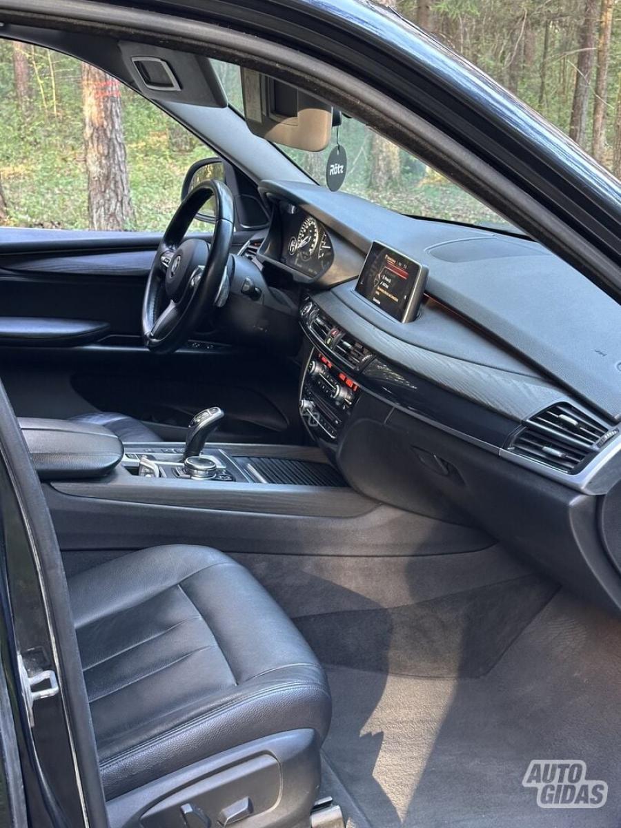 Black BMW X5 2015 in Vilnius, with an engine capacity of 3.00 L and mileage of 237 thousand km for 14700 €, photo 15 on AUTOMOTO.COM.LV