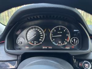 Black BMW X5 2015 in Vilnius, with an engine capacity of 3.00 L and mileage of 237 thousand km for 14700 €, photo 16 on AUTOMOTO.COM.LV