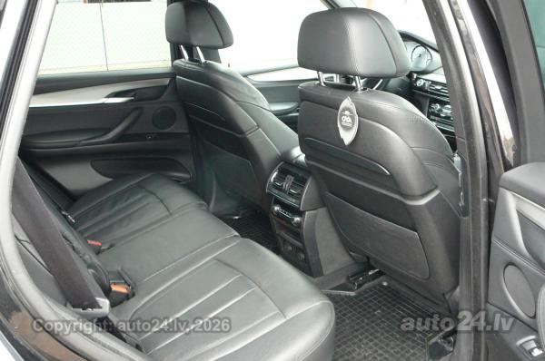 Black BMW X5 2015 in Johvi, with an engine capacity of 3.00 L and mileage of 168 thousand km for 24100 €, photo 4 on AUTOMOTO.COM.LV
