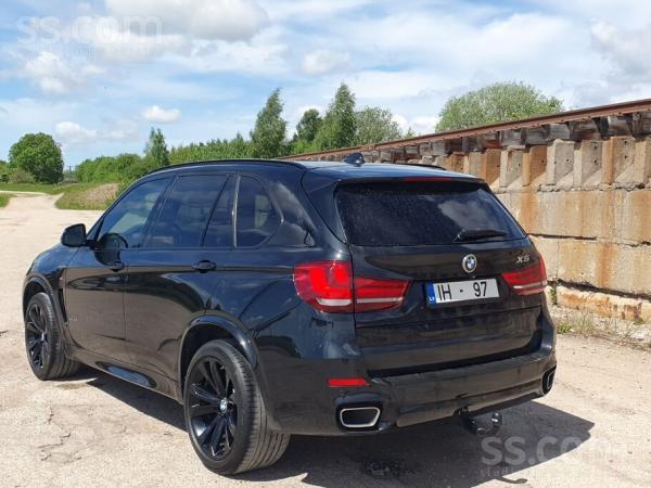 Black BMW X5 2015 in Saldus, with an engine capacity of 3.00 L and mileage of 160 thousand km for 22000 €, photo 2 on AUTOMOTO.COM.LV