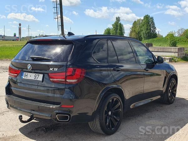 Black BMW X5 2015 in Saldus, with an engine capacity of 3.00 L and mileage of 160 thousand km for 22000 €, photo 5 on AUTOMOTO.COM.LV