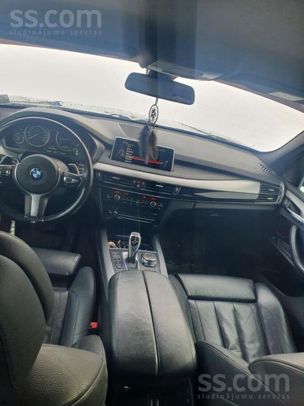 Black BMW X5 2015 in Saldus, with an engine capacity of 3.00 L and mileage of 160 thousand km for 22000 €, photo 6 on AUTOMOTO.COM.LV