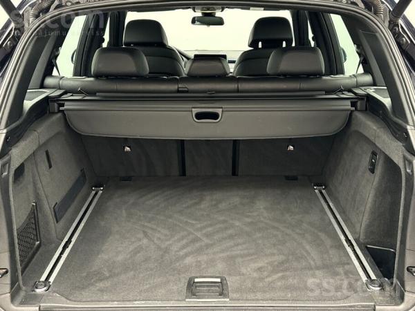 Black BMW X5 2015 in Riga, with an engine capacity of 3.00 L and mileage of 188 thousand km for 27600 €, photo 7 on AUTOMOTO.COM.LV