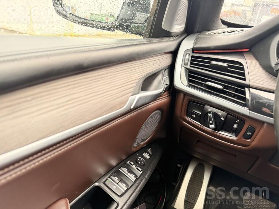 Черный БМВ Х5 2015 в Рига, объемом двигателя 3.00 л и пробегом 293 тыс. км за 25000 €, фото 15 на AUTOMOTO.COM.LV