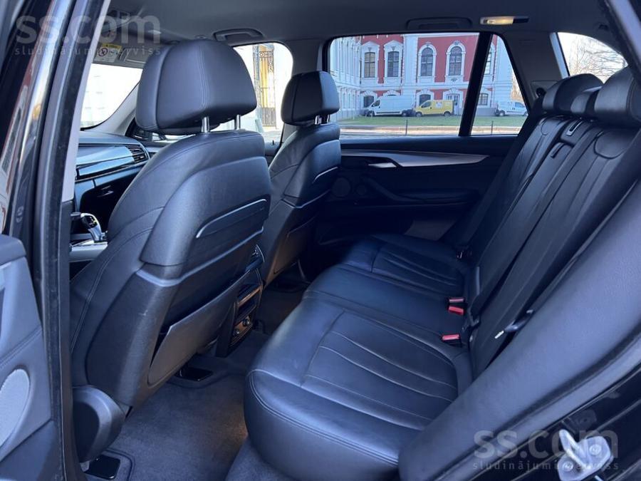 Melns BMW X5 2015 Jelgava, ar dzinēja tilpumu 2.00 L un nobraukumu 275 tūkst. km par 21950 €, foto 17 vietnē AUTOMOTO.COM.LV