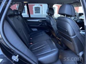 Melns BMW X5 2015 Jelgava, ar dzinēja tilpumu 2.00 L un nobraukumu 275 tūkst. km par 21950 €, foto 18 vietnē AUTOMOTO.COM.LV