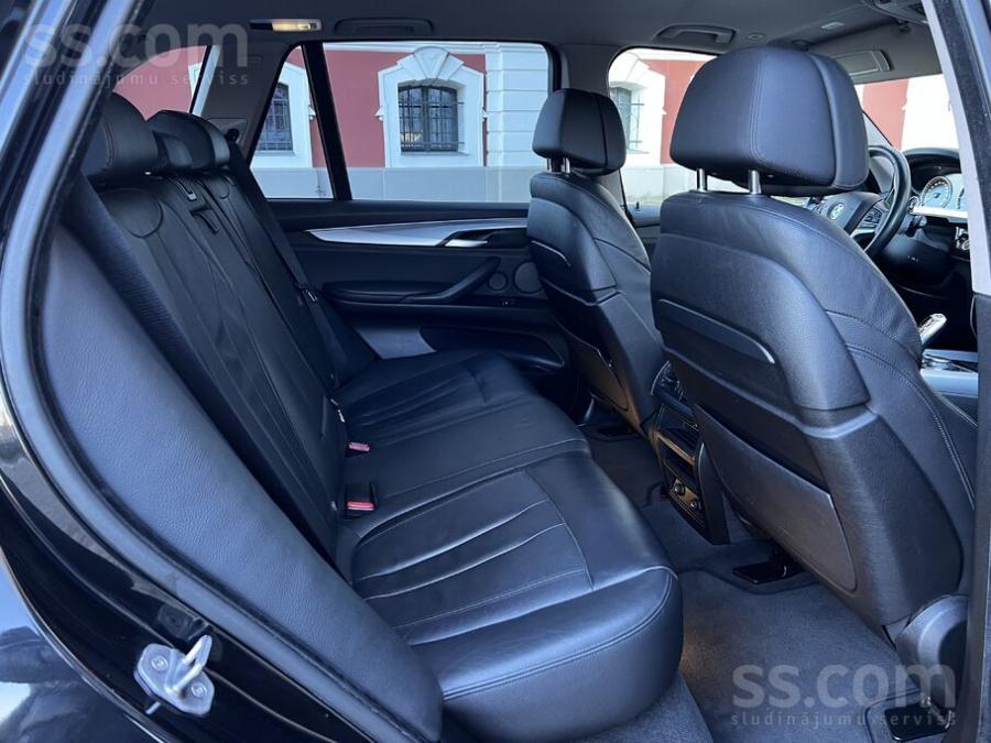 Melns BMW X5 2015 Jelgava, ar dzinēja tilpumu 2.00 L un nobraukumu 275 tūkst. km par 21950 €, foto 18 vietnē AUTOMOTO.COM.LV