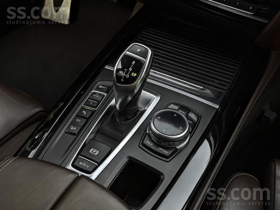 Melns BMW X5 2015 Tukums, ar dzinēja tilpumu 3.00 L un nobraukumu 202 tūkst. km par 24990 €, foto 18 vietnē AUTOMOTO.COM.LV