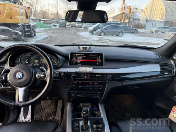 Black BMW X5 2015 in Riga, with an engine capacity of 3.00 L and mileage of 201 thousand km for 20500 €, photo 5 on AUTOMOTO.COM.LV