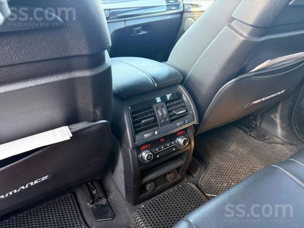 Black BMW X5 2015 in Riga, with an engine capacity of 3.00 L and mileage of 201 thousand km for 20500 €, photo 7 on AUTOMOTO.COM.LV